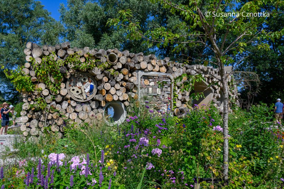 Naturnah gestalten mit Totholz – Einfach Garten